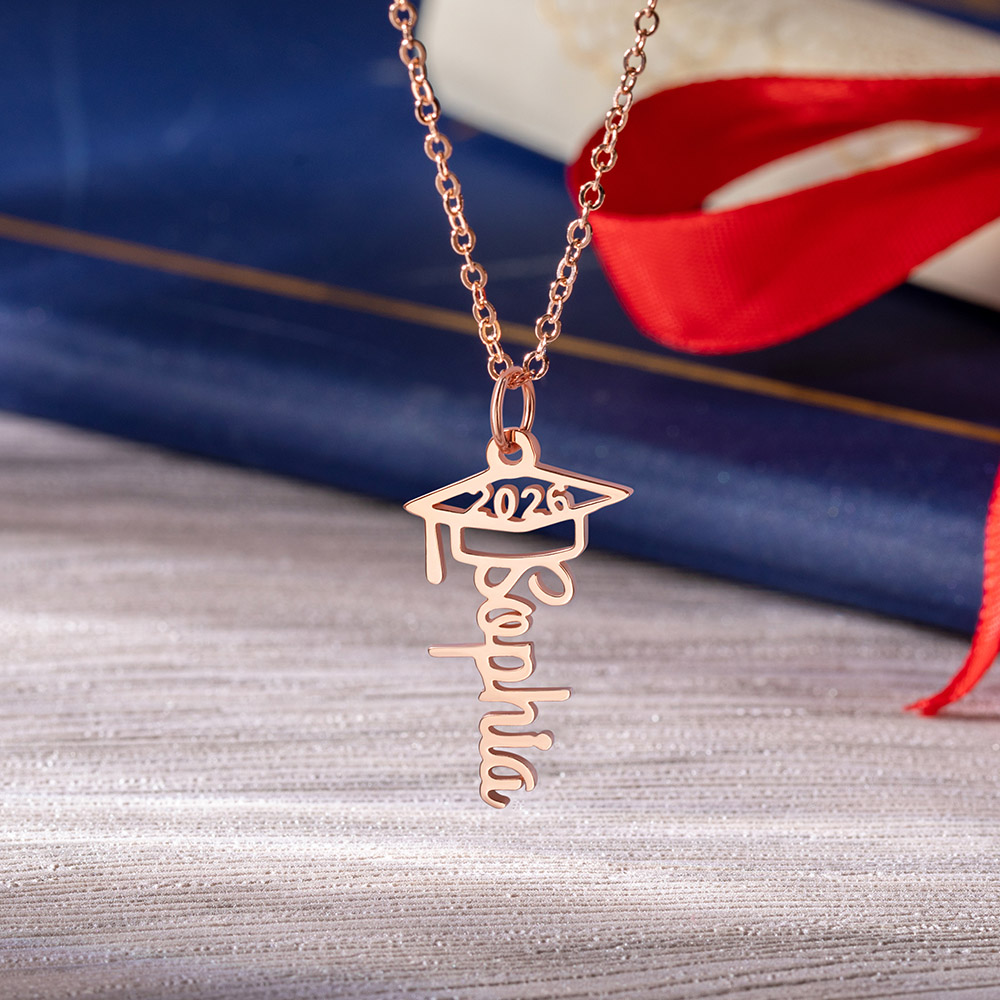 Collier de bonnet de graduation personnalisé avec gravure de l'année de ...