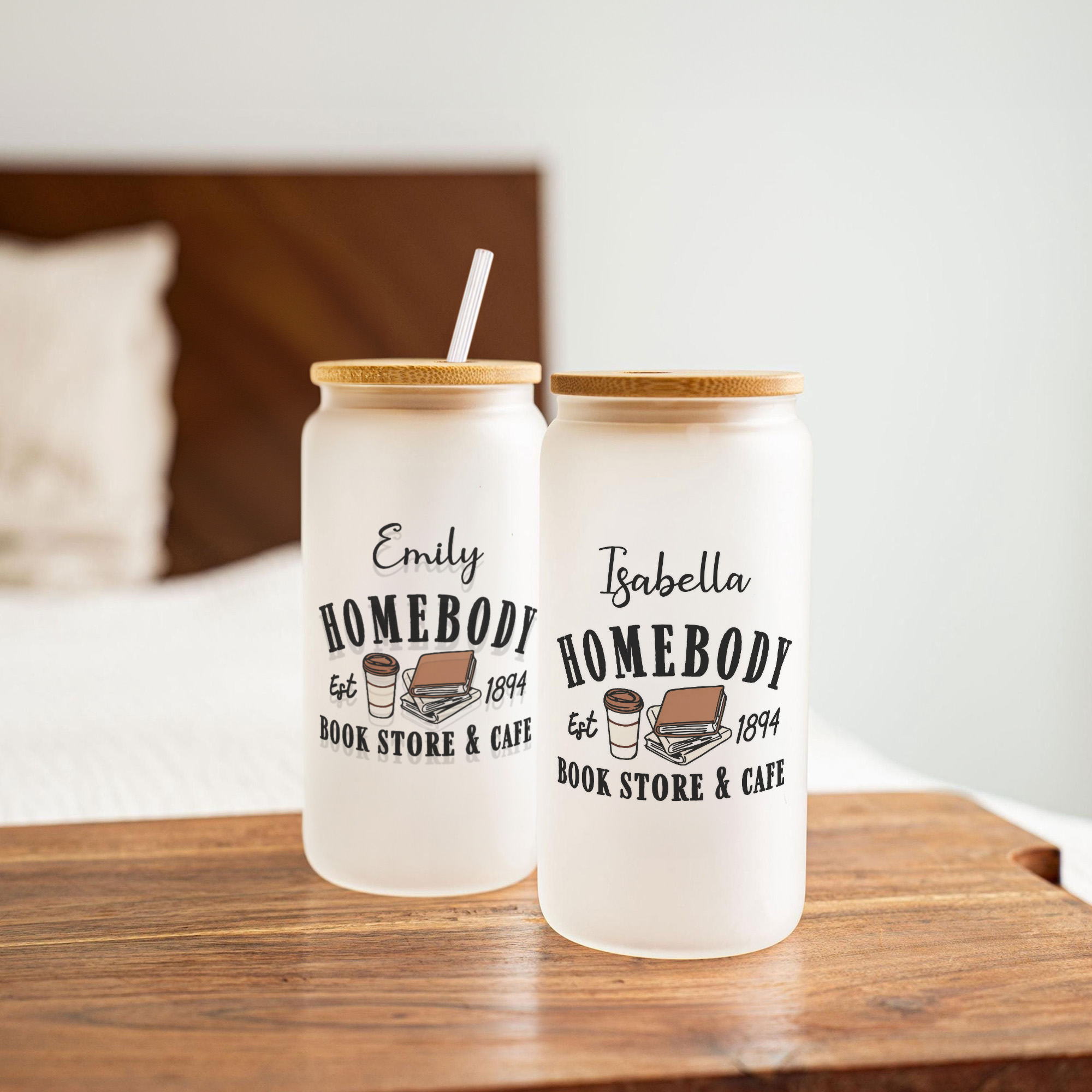 Personalisierte Homebody Book Store & Cafe Name 20 oz Glasbecher mit ...